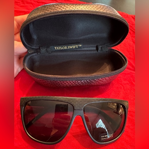 Taylor Swift | Accessories | Taylor Swift Reputation Tour Sunglasses ...